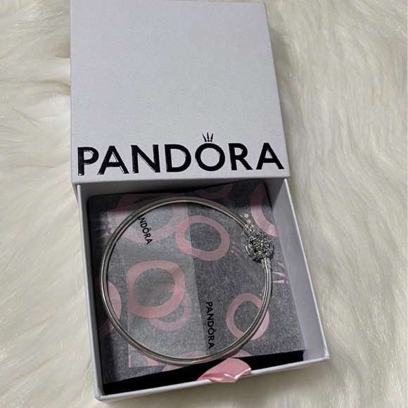 Pandora | Jewelry | Pandora Moments Sparkling Snowflake Clasp Bangle ...
